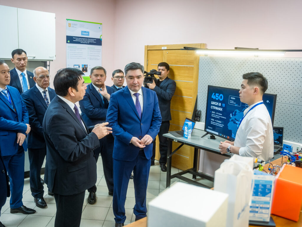 Премьер-министр поручил внедрять в школах Казахстана проект CodiPlay - THE TECH
